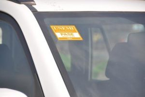 Continúa entrega de stickers institucionales para vehículos que ...