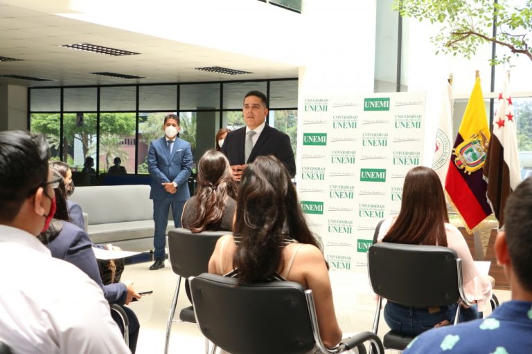 UNEMI entrega títulos a cerca de 200 profesionales de diferentes ...