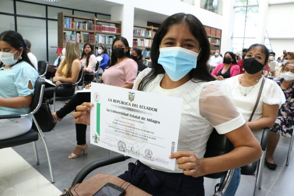 UNEMI entrega títulos a cerca de 200 profesionales de diferentes ...