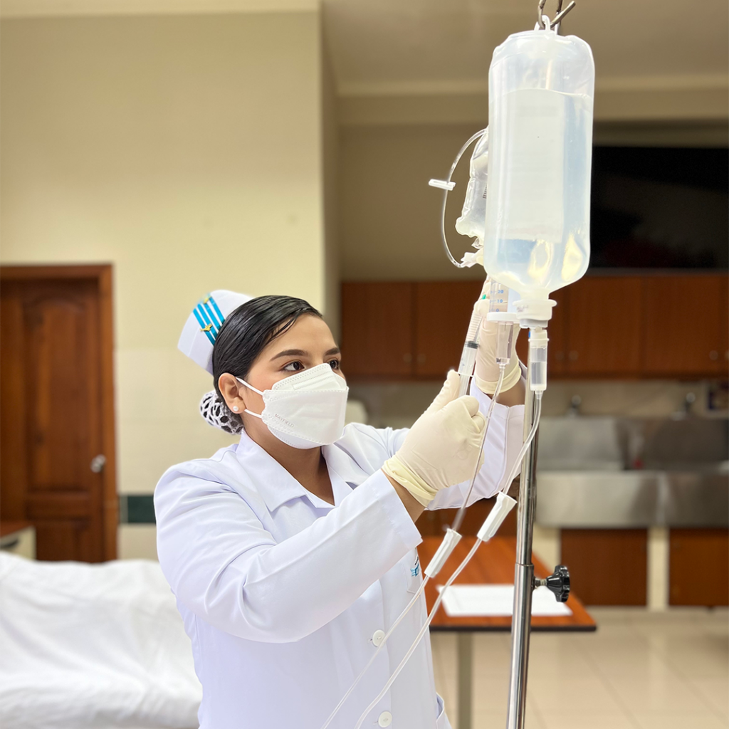 Fórmate hoy en Licenciatura en Enfermería - UNEMI