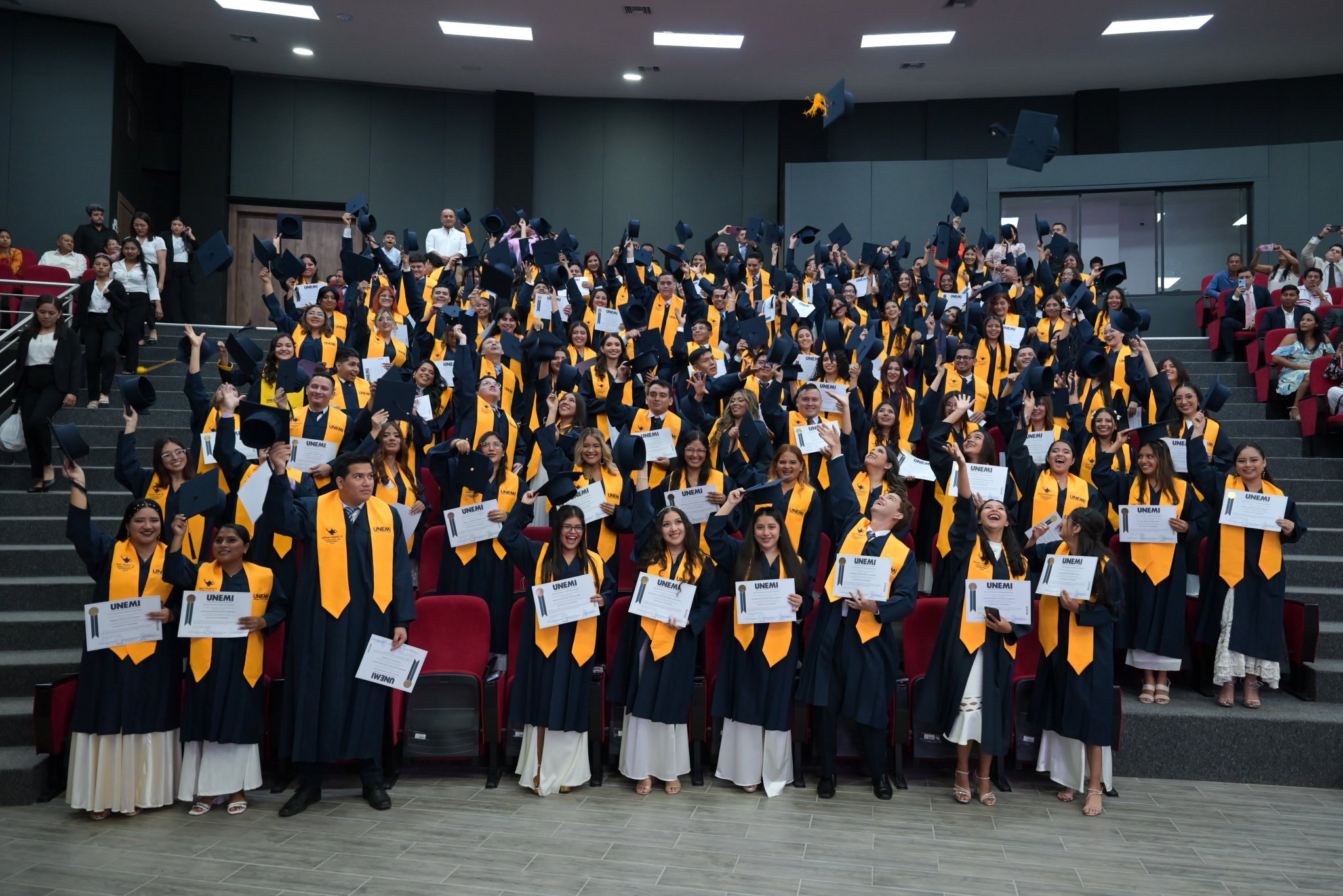 UNEMI graduó a 110 licenciados en Enfermería - UNEMI