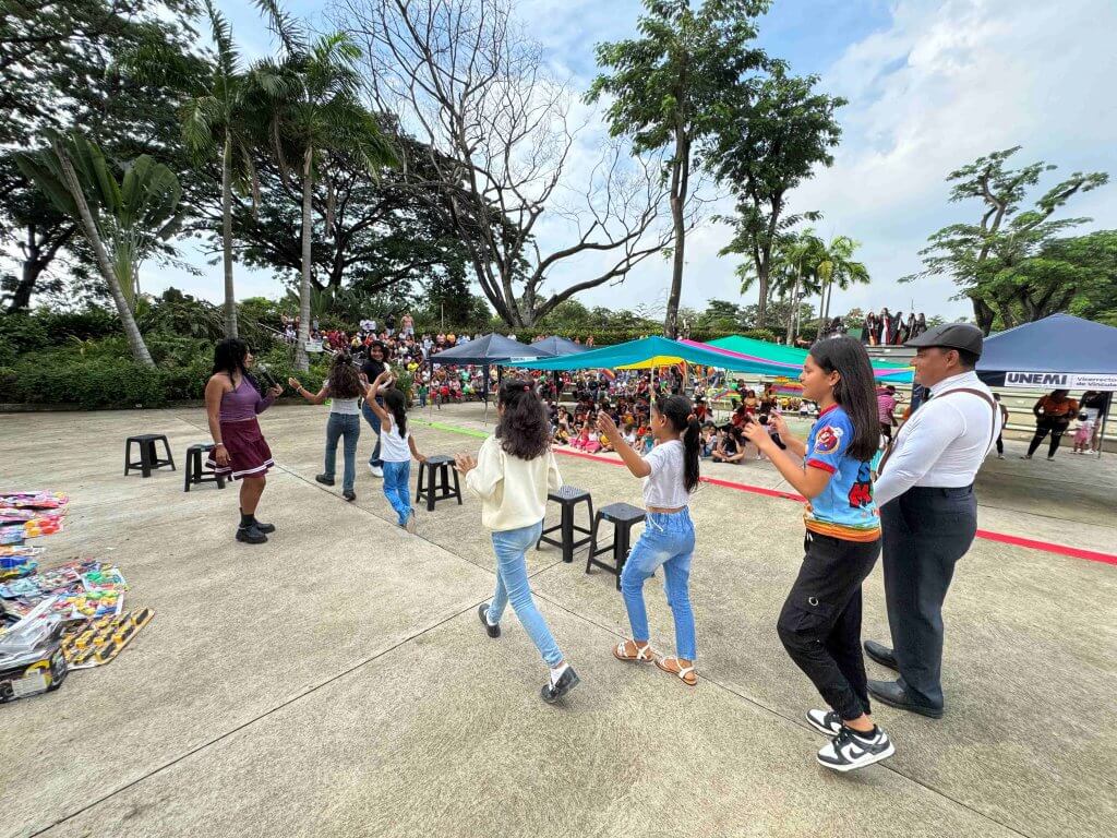 UNEMI ofreció un agasajo y entrega de juguetes a niños de sectores de ...