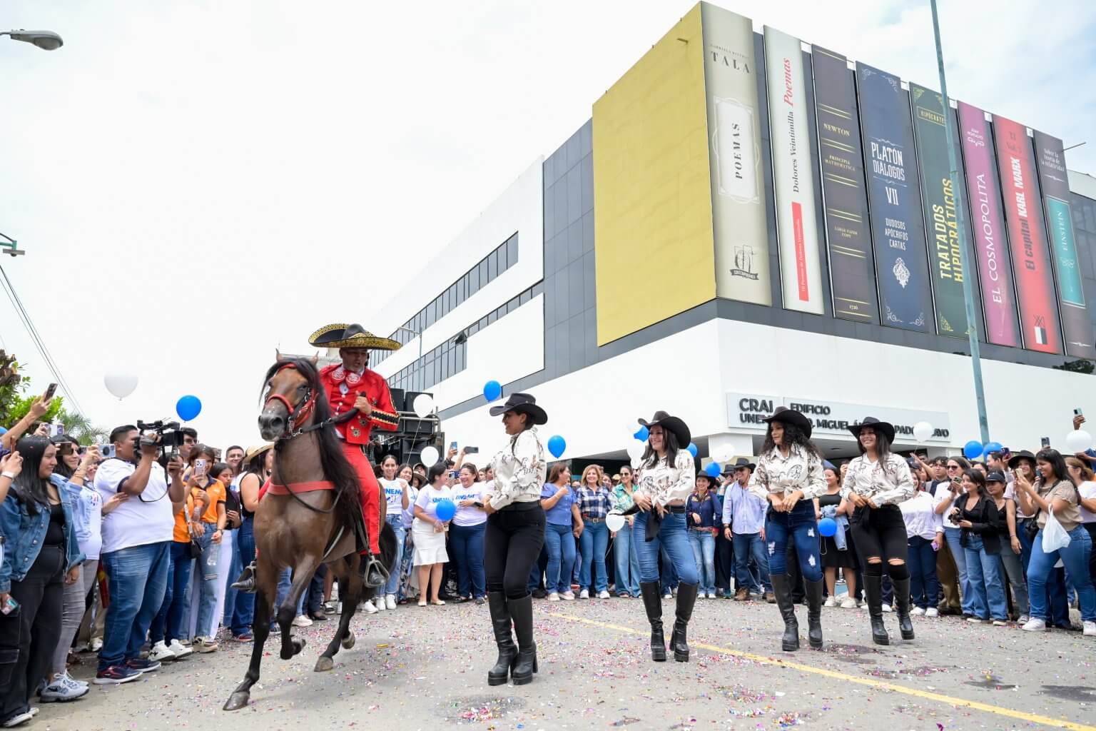 UNEMI rindió tributo a su legado con una gran cabalgata - UNEMI