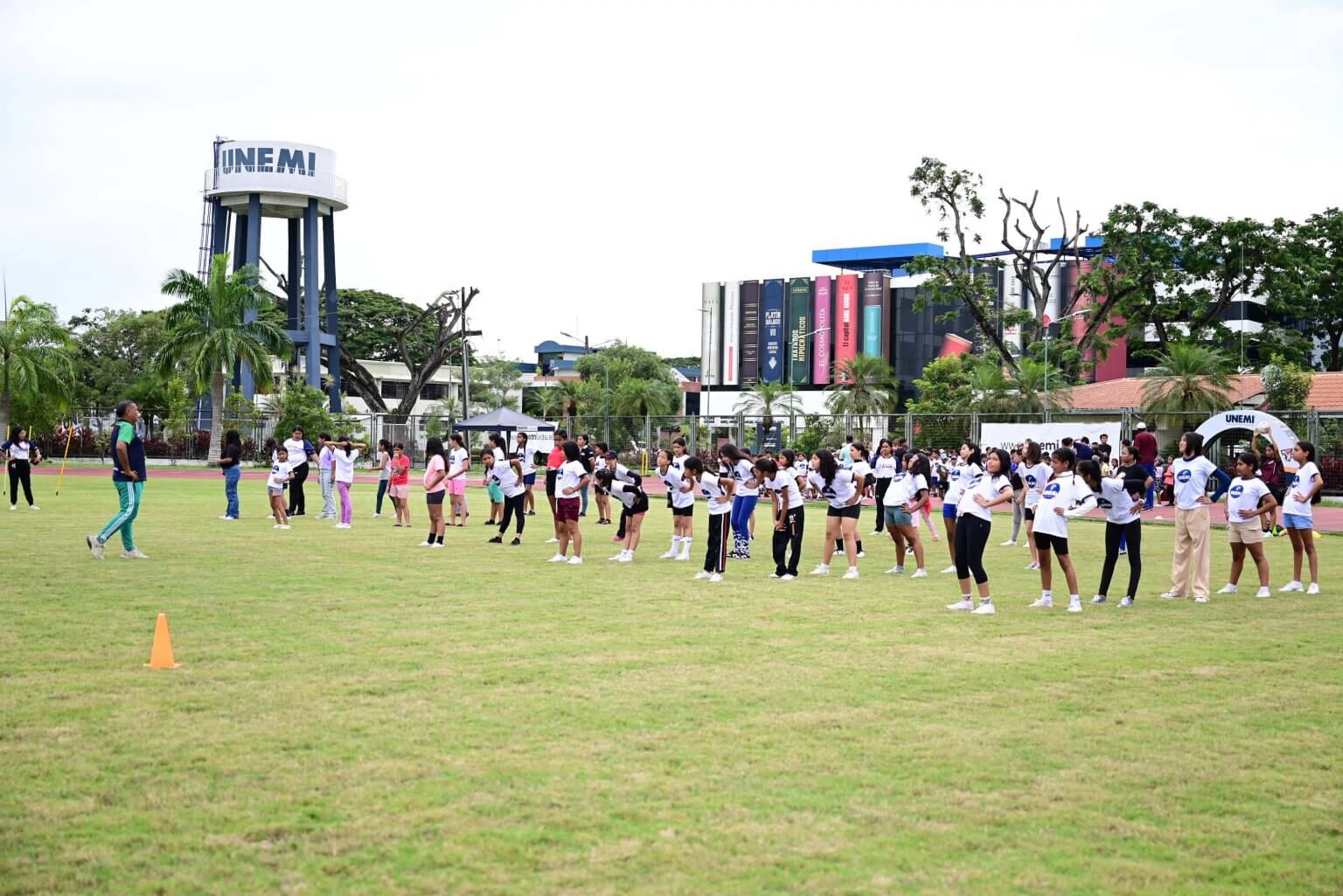 UNEMI entrega 500 becas deportivas y culturales a niños y jóvenes de ...